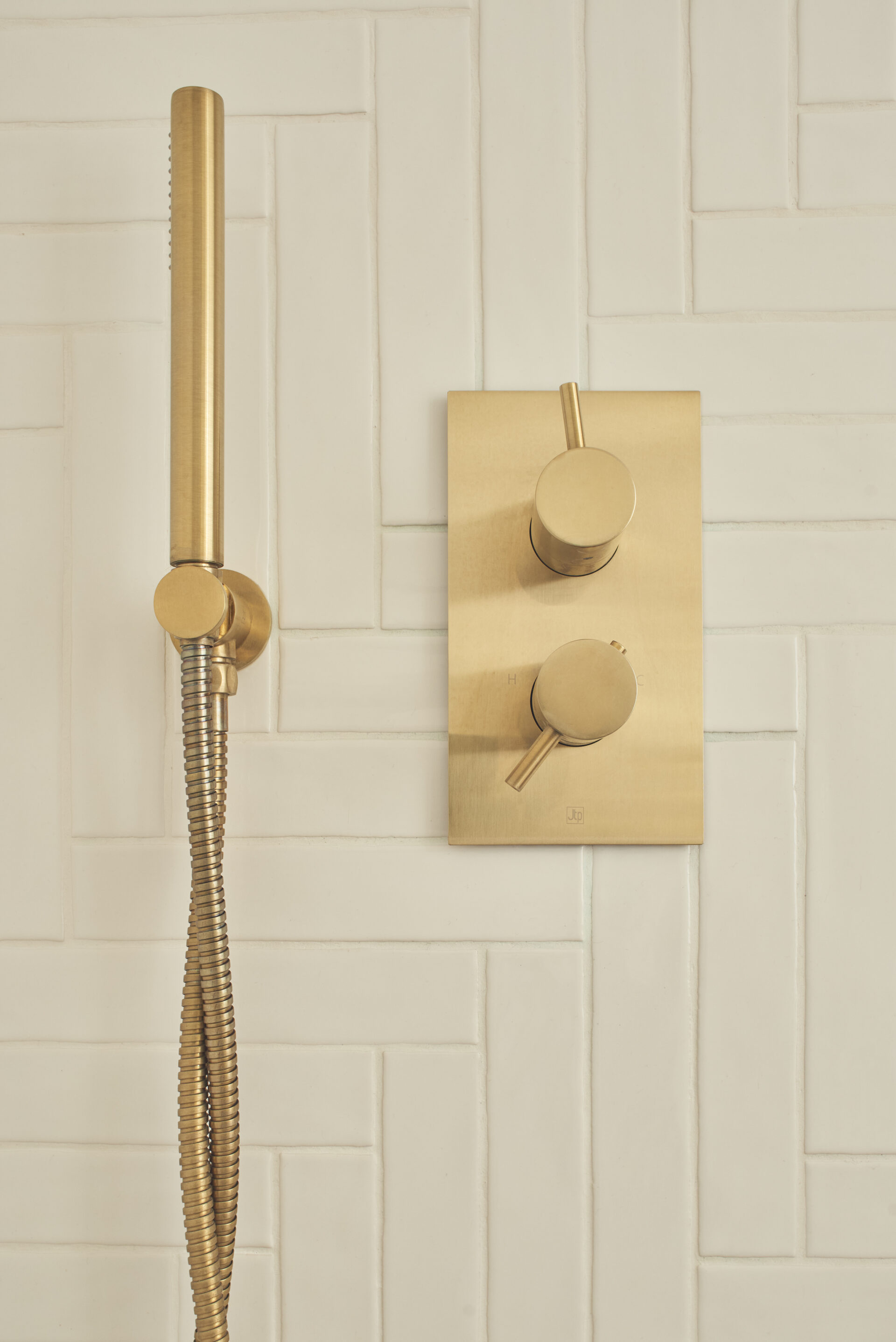 Lauren & Jase’s new bathroom glow up in Earlsfield | The Page